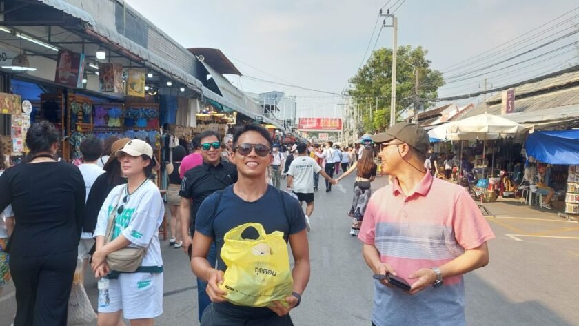 Chatuchak Weekend Market Full Review : Location, Food, Shop & Opening Time