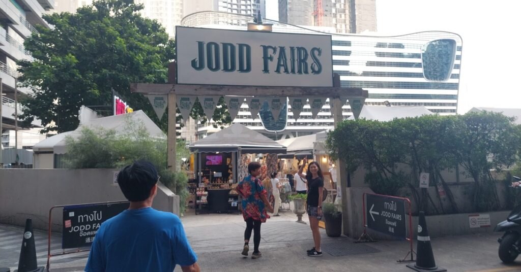 Jodd Fairs Night Market: Ultimate Eating & Shopping Guide